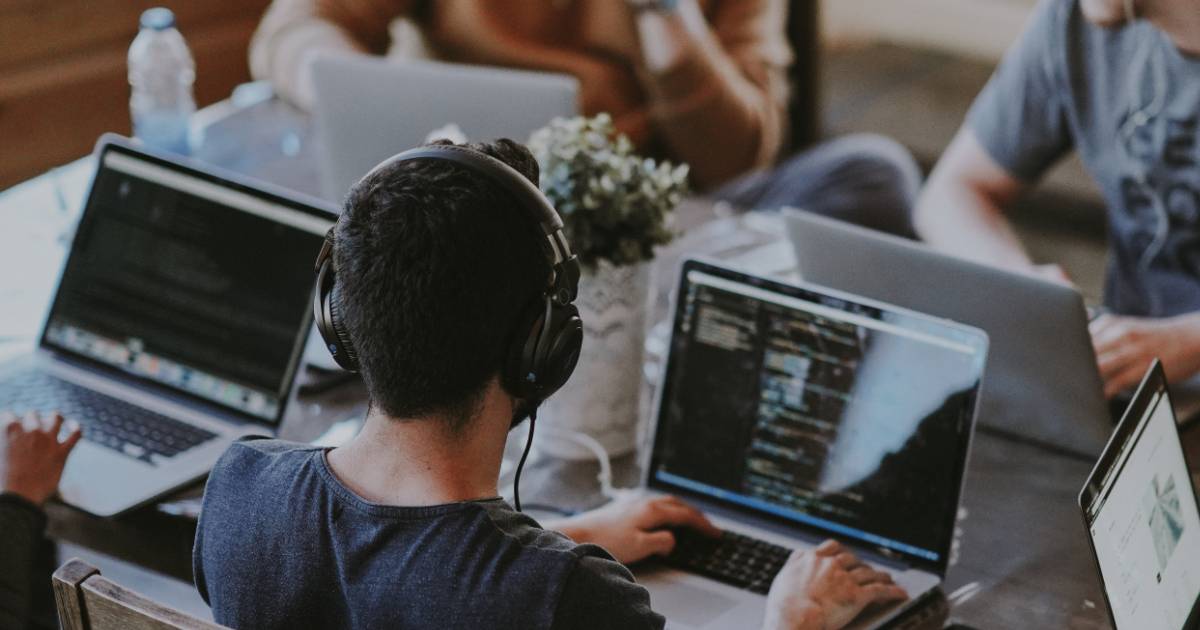 How should you choose your software house? - Redvike